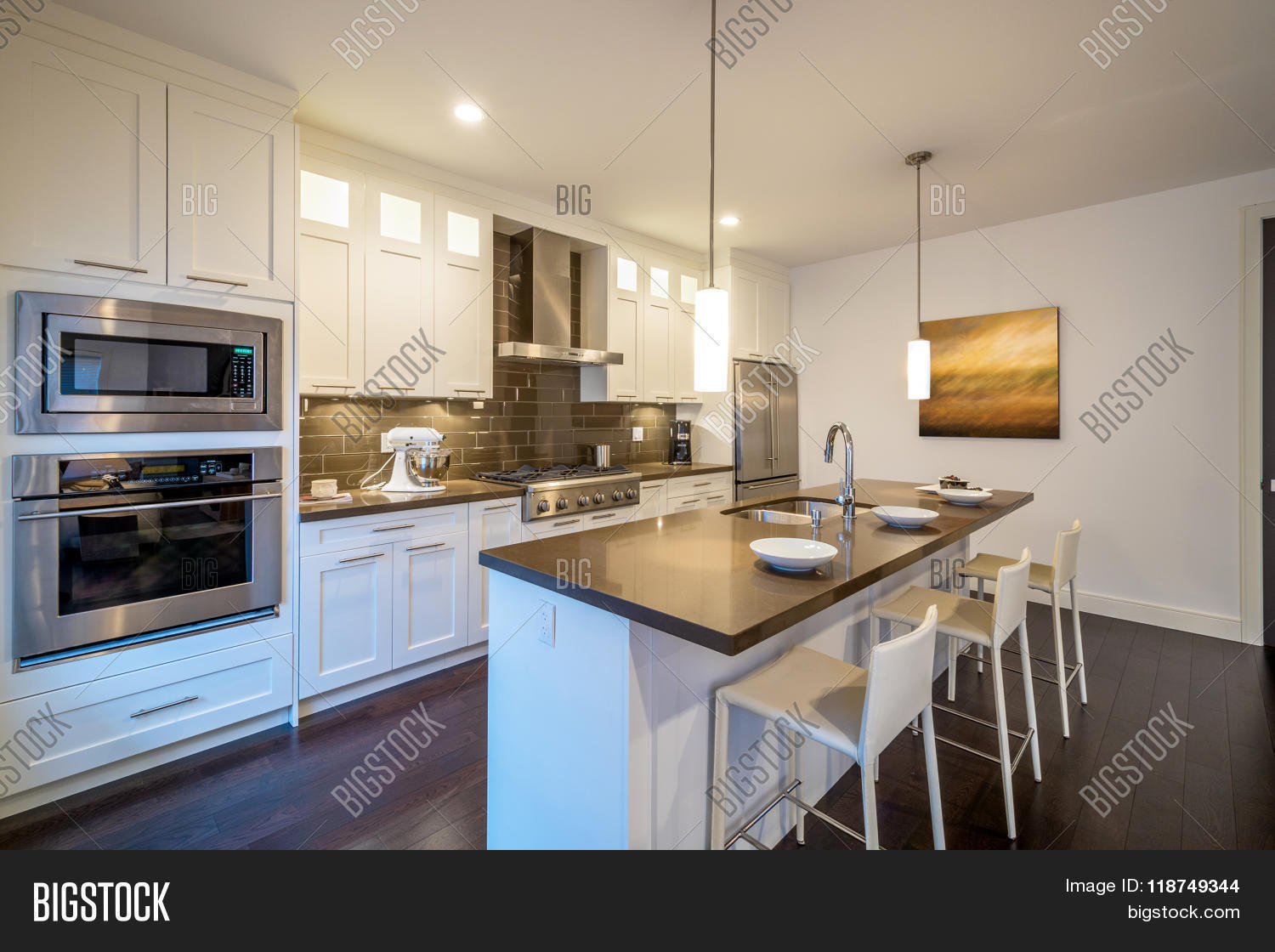 Modern, Bright, Clean Image & Photo (Free Trial) | Bigstock