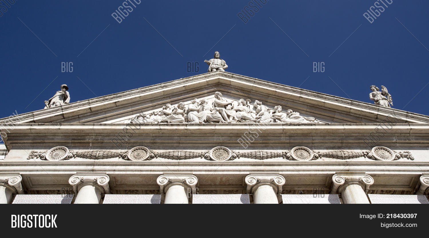 Pediment Ionic Columns Image & Photo (Free Trial) | Bigstock