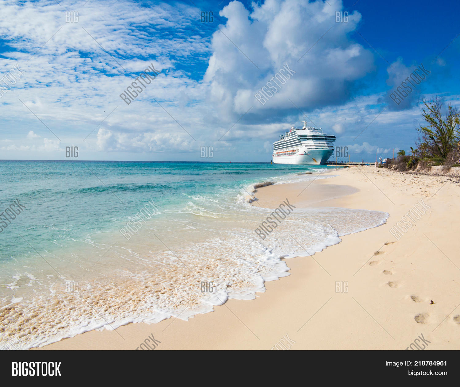 Cruise Ship Docks Image & Photo (Free Trial) | Bigstock