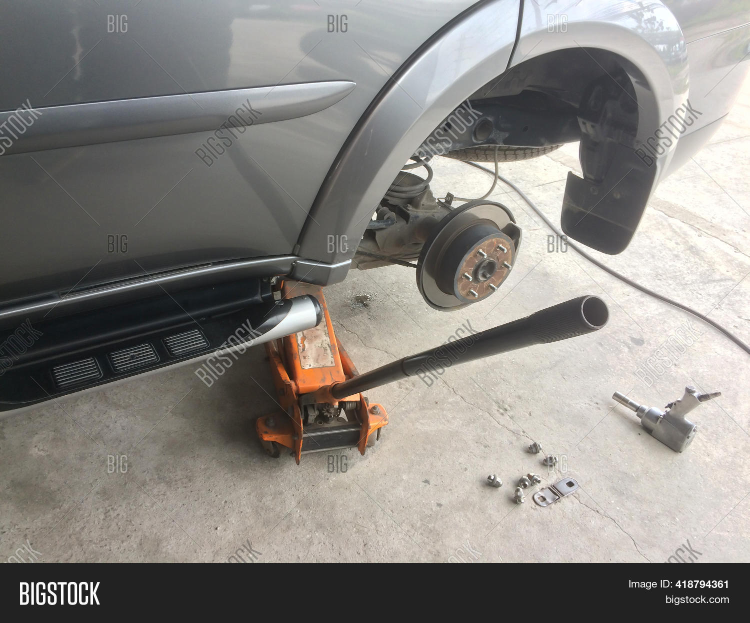 Car Remove Wheel Image & Photo (Free Trial) | Bigstock