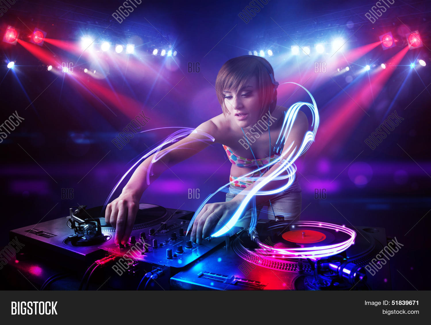 Pretty Young Disc Image & Photo (Free Trial) | Bigstock
