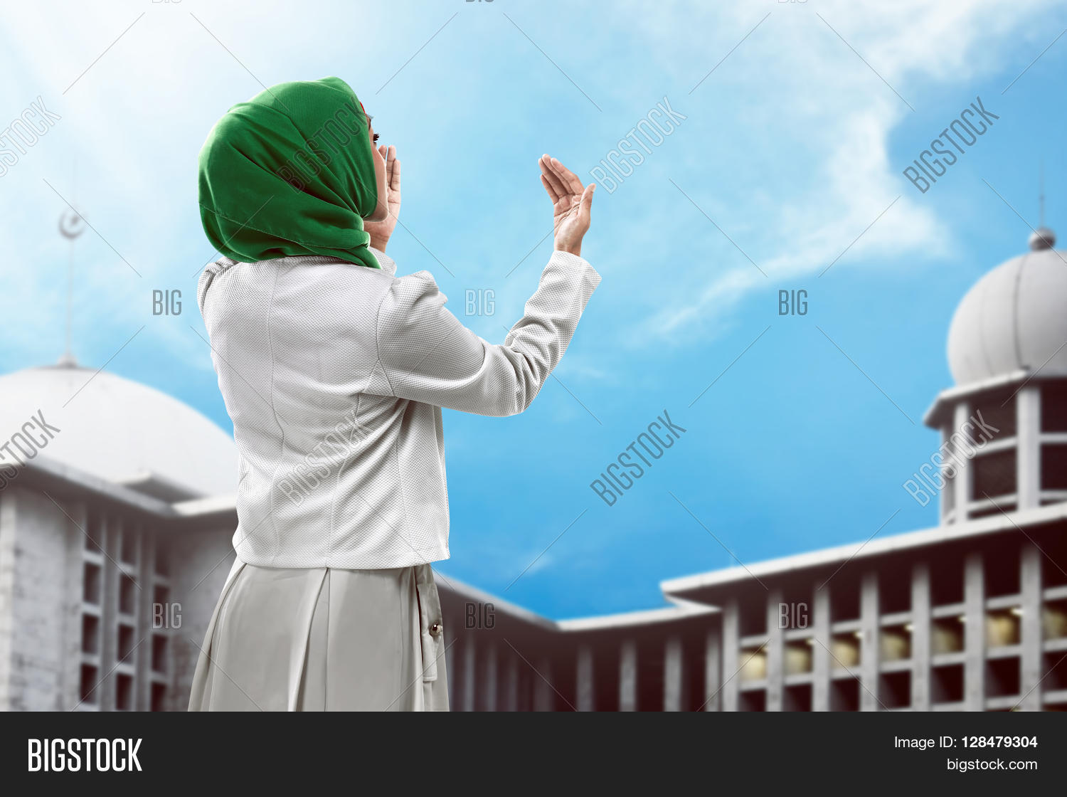 Back View Muslim Woman Image & Photo (Free Trial) | Bigstock