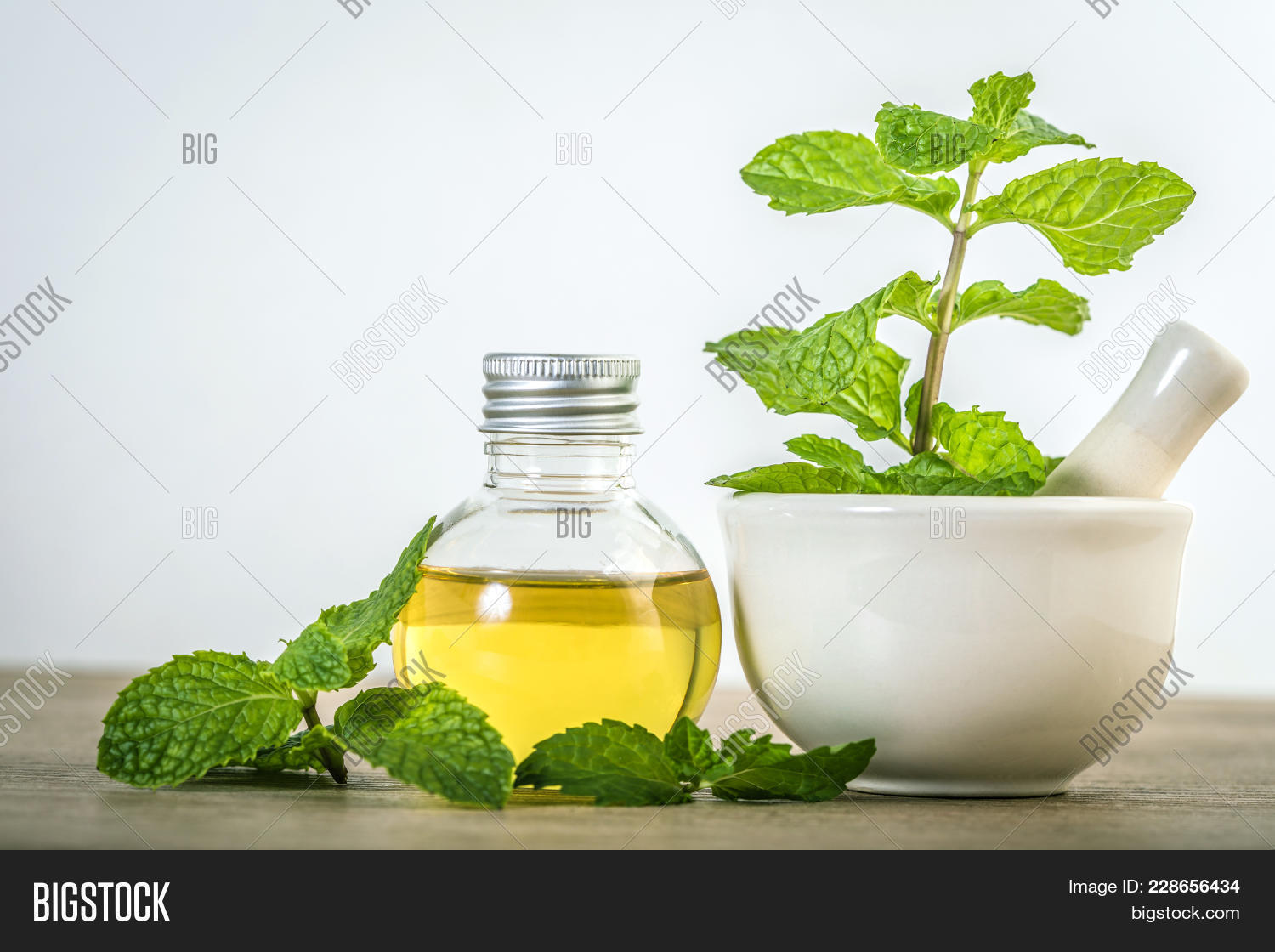 Aroma Essential Oil Image & Photo (Free Trial) | Bigstock