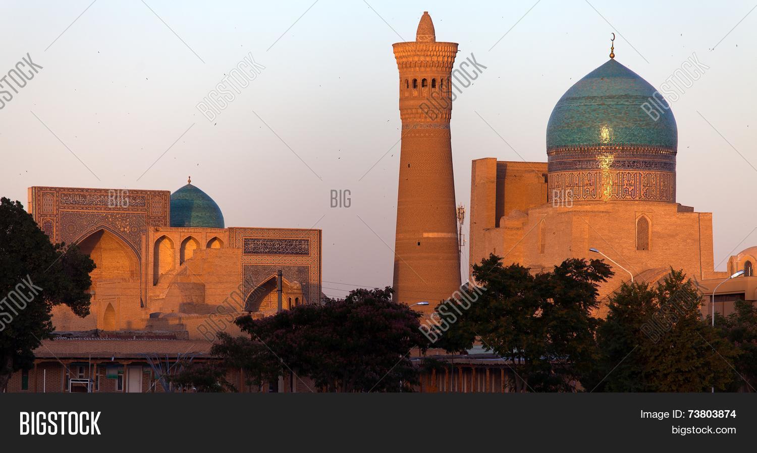 Kalon Mosque Minaret Image & Photo (Free Trial) | Bigstock
