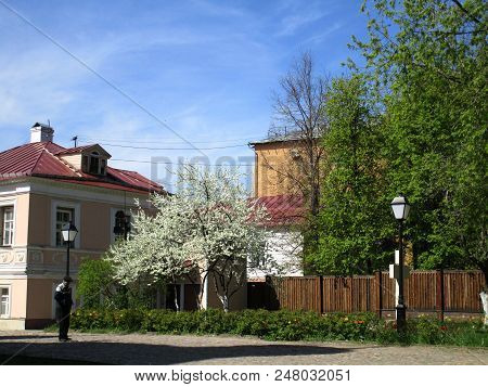Moscow Street, Russia Image & Photo (Free Trial) | Bigstock