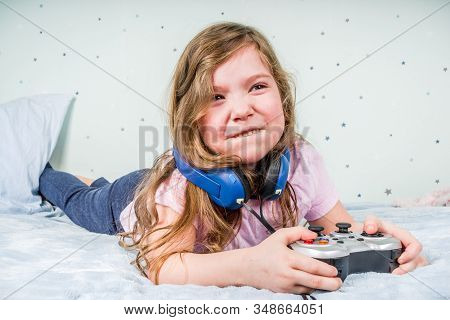 Kids Gaming Video Image & Photo (Free Trial) | Bigstock