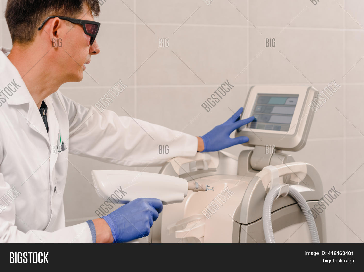 Male Cosmetologist Image & Photo (Free Trial) | Bigstock