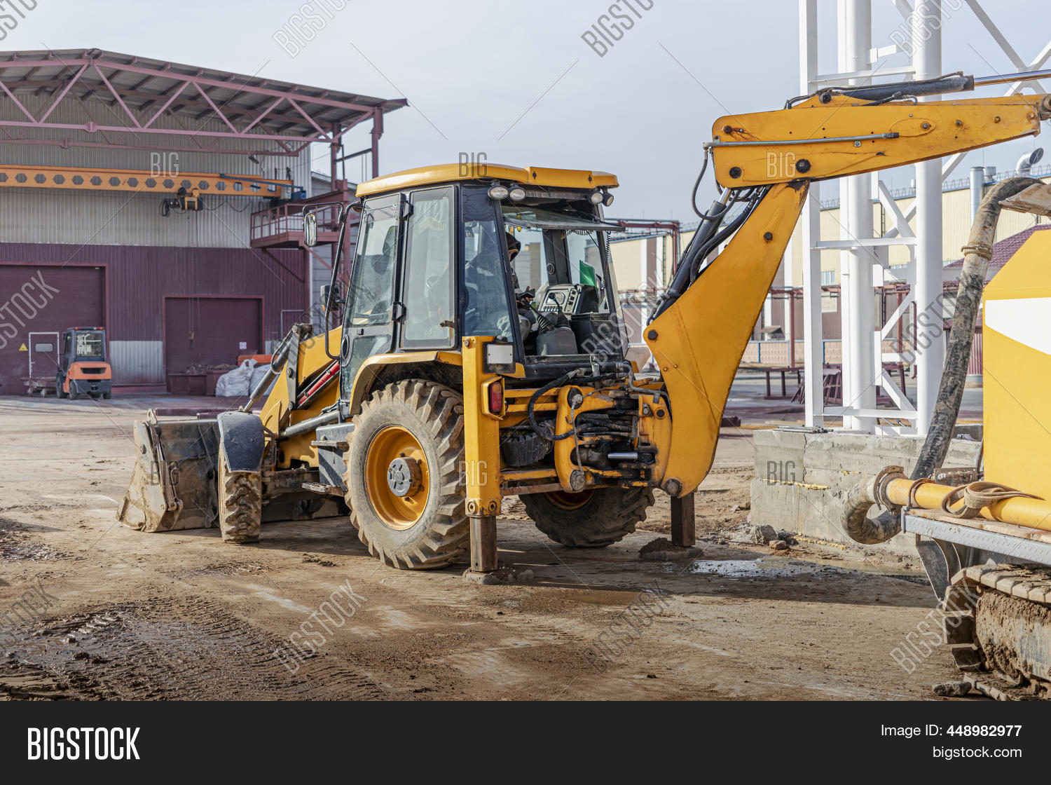 Excavator Loader Helps Image & Photo (Free Trial) | Bigstock