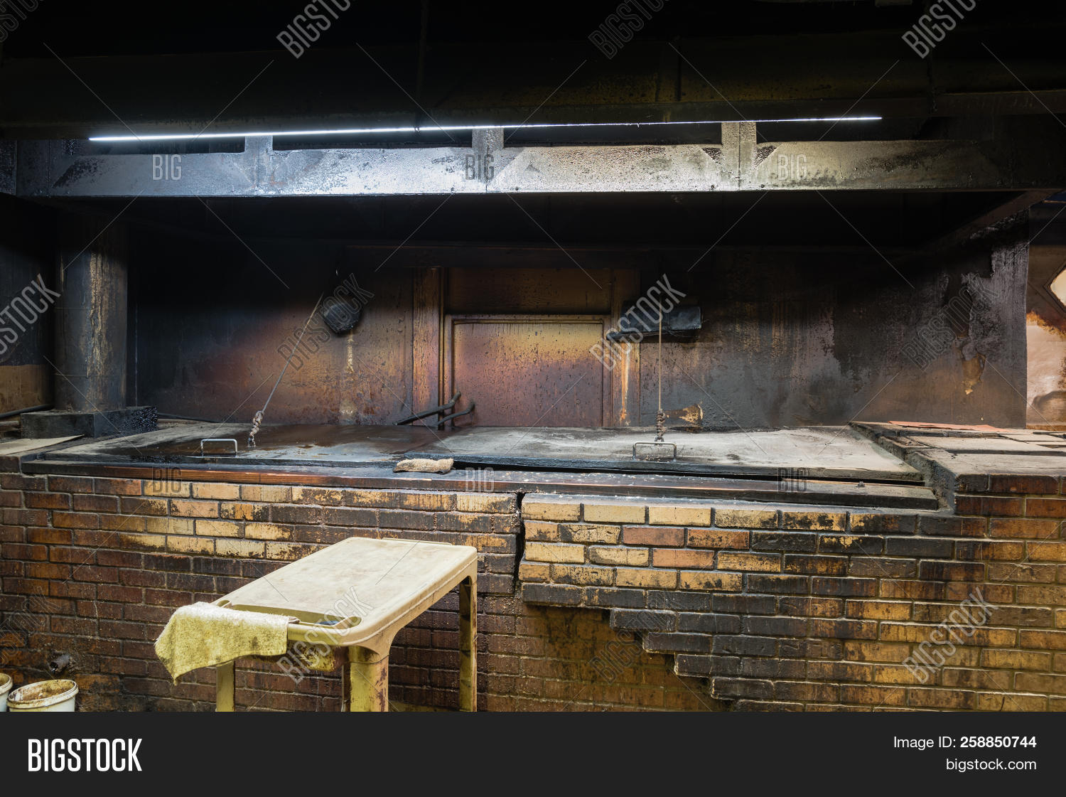 Empty Pit Room Old Image & Photo (Free Trial) | Bigstock