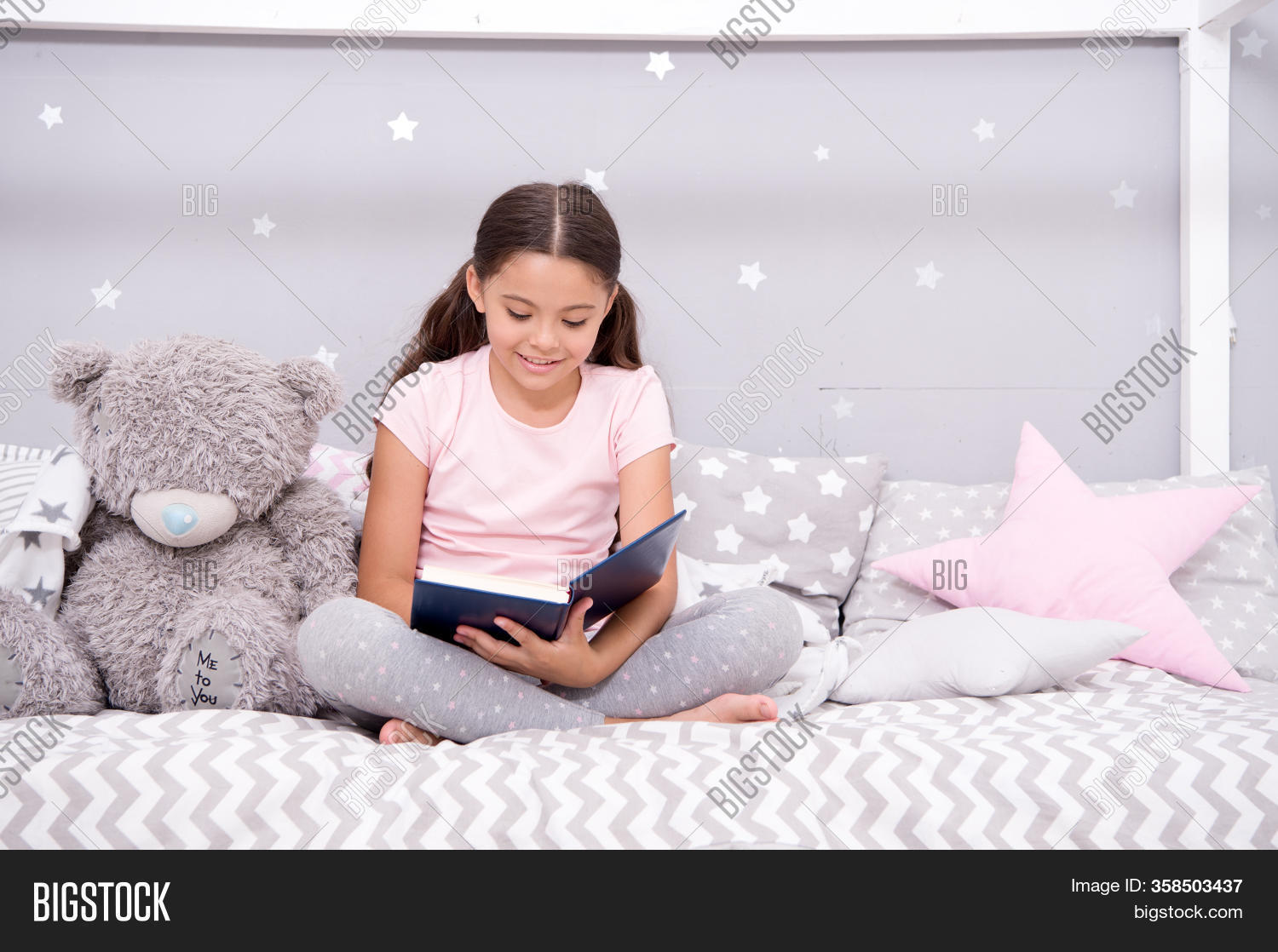 Read Me. Little Girl Image & Photo (Free Trial) | Bigstock