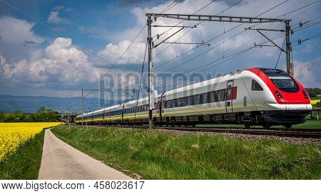 Train Running Through Image & Photo (Free Trial) | Bigstock