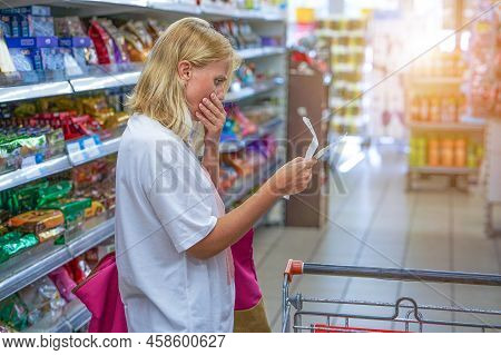 Woman Looks Shocked Image & Photo (Free Trial) | Bigstock