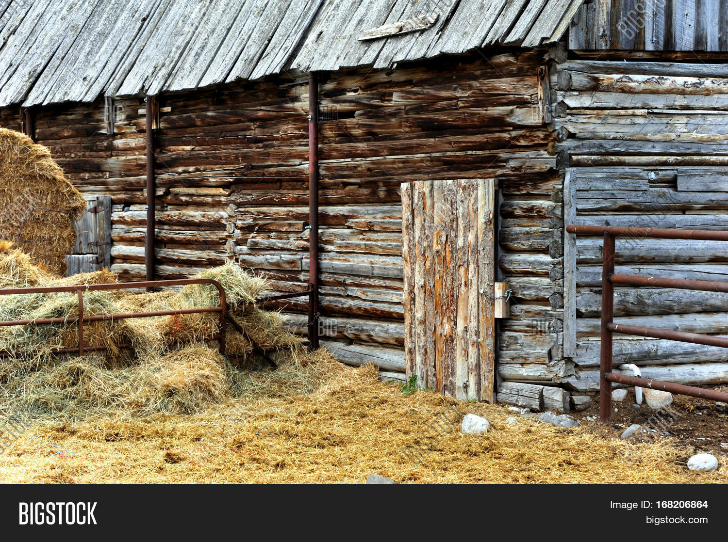 Old Log Barn Wooden Image & Photo (Free Trial) | Bigstock