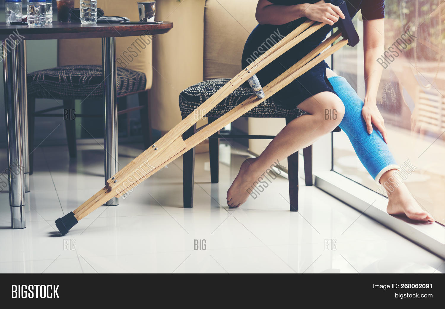 Injury Woman Wearing Image & Photo (Free Trial) | Bigstock