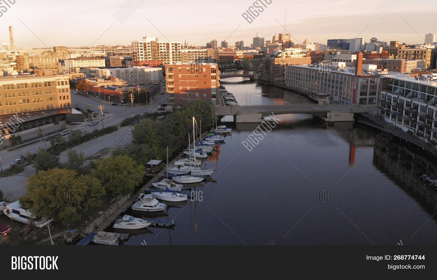 Milwaukee River Image & Photo (Free Trial) | Bigstock