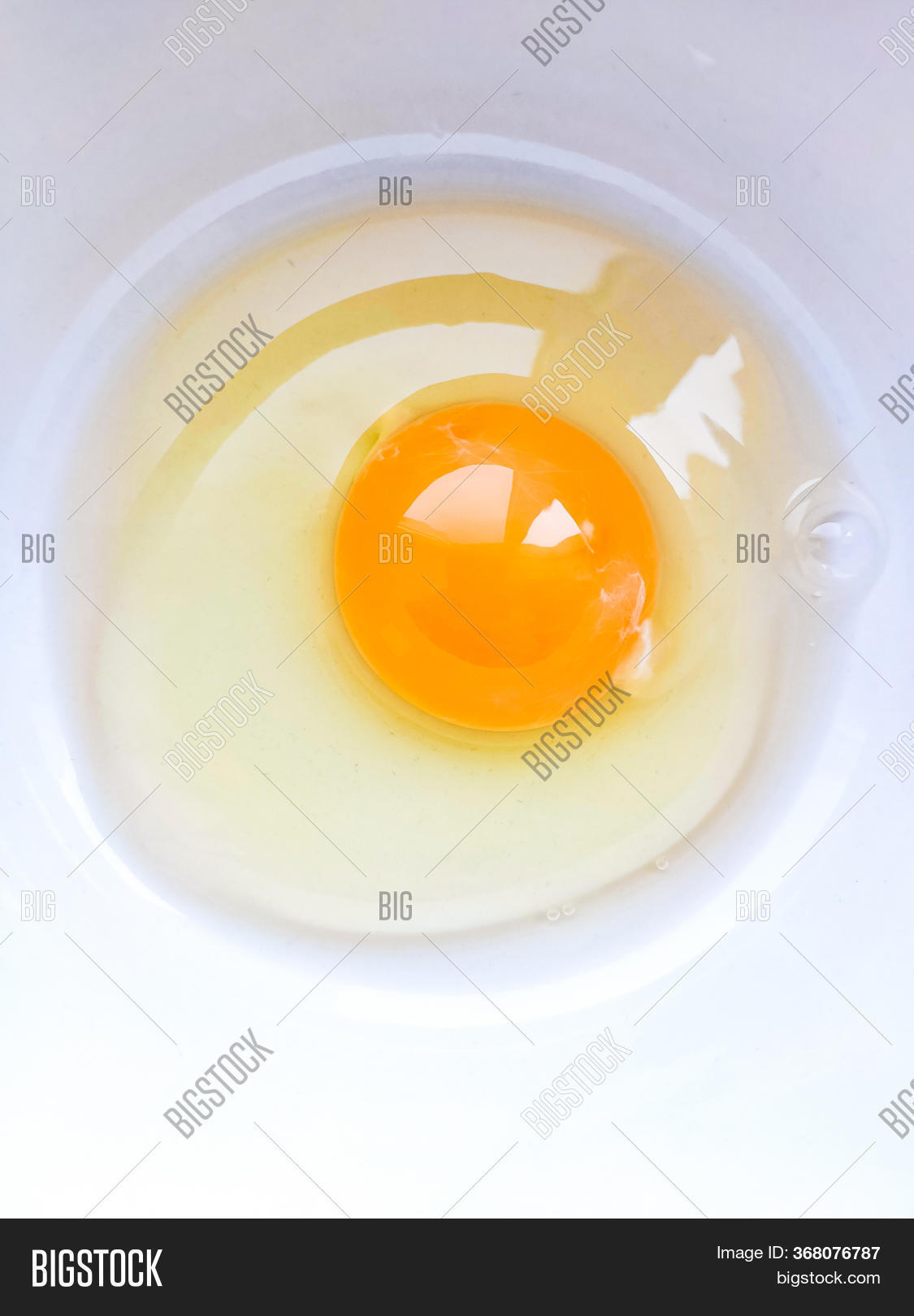 Raw Egg On White Image & Photo (Free Trial) | Bigstock