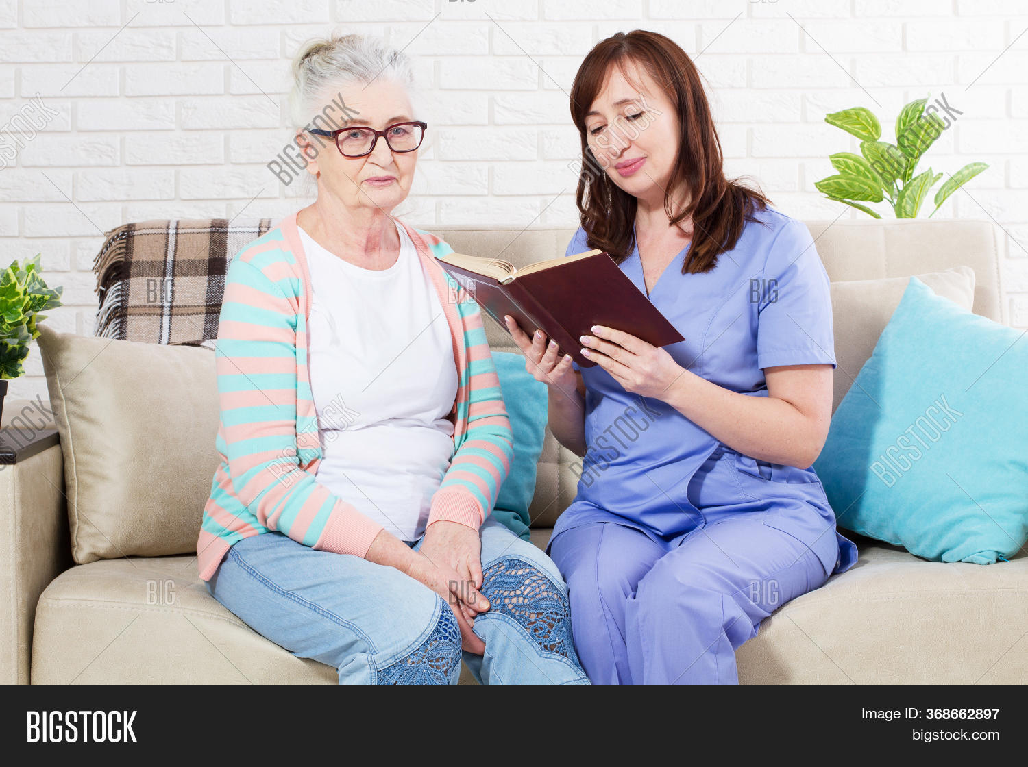 Nurse Reads Book Image & Photo (Free Trial) | Bigstock