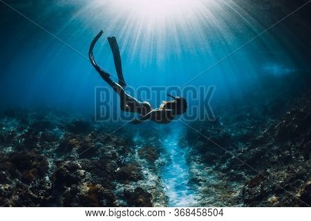 Young Freediver Woman Image & Photo (Free Trial) | Bigstock