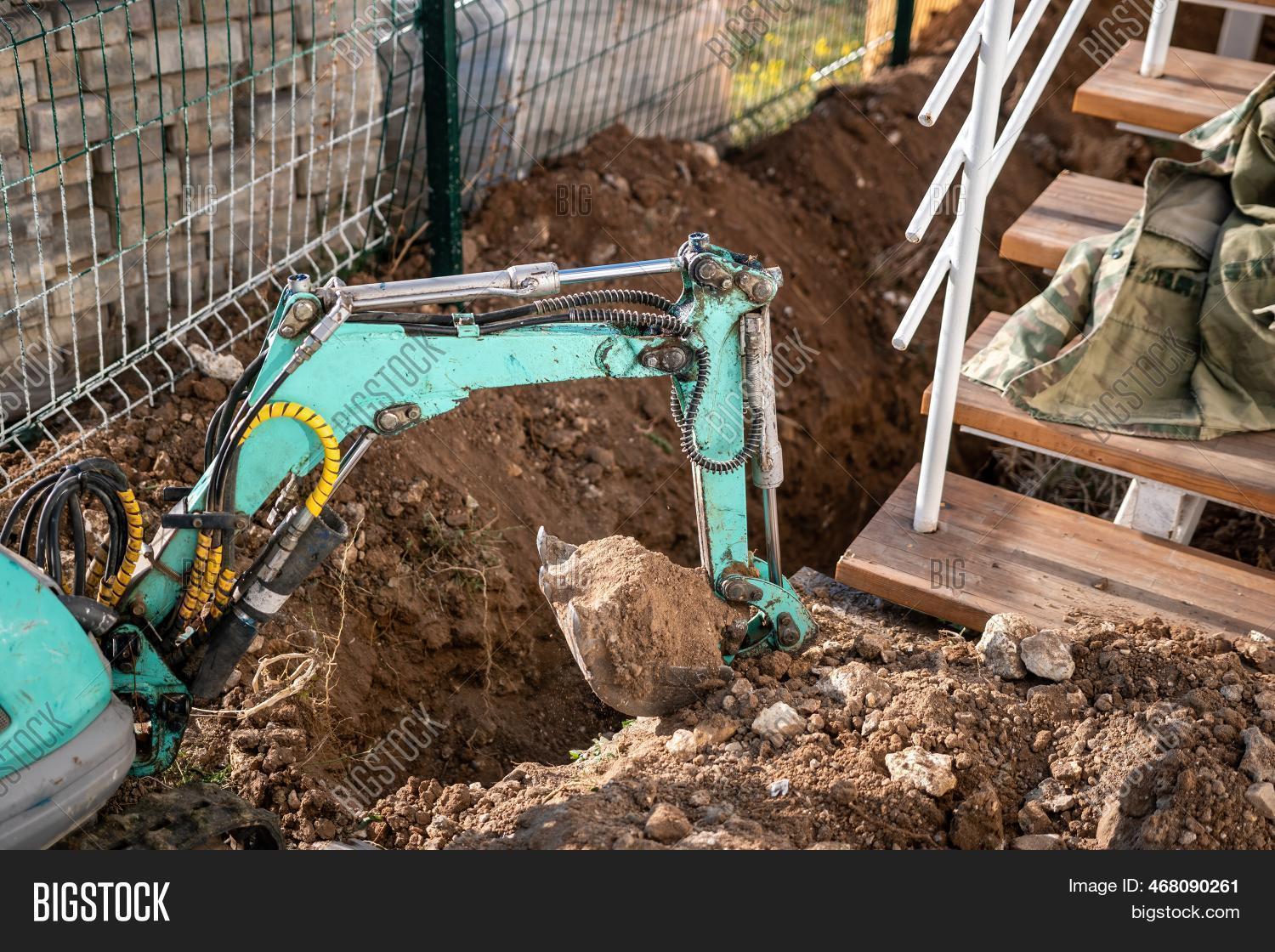 Mini Excavator Digs Image & Photo (Free Trial) | Bigstock