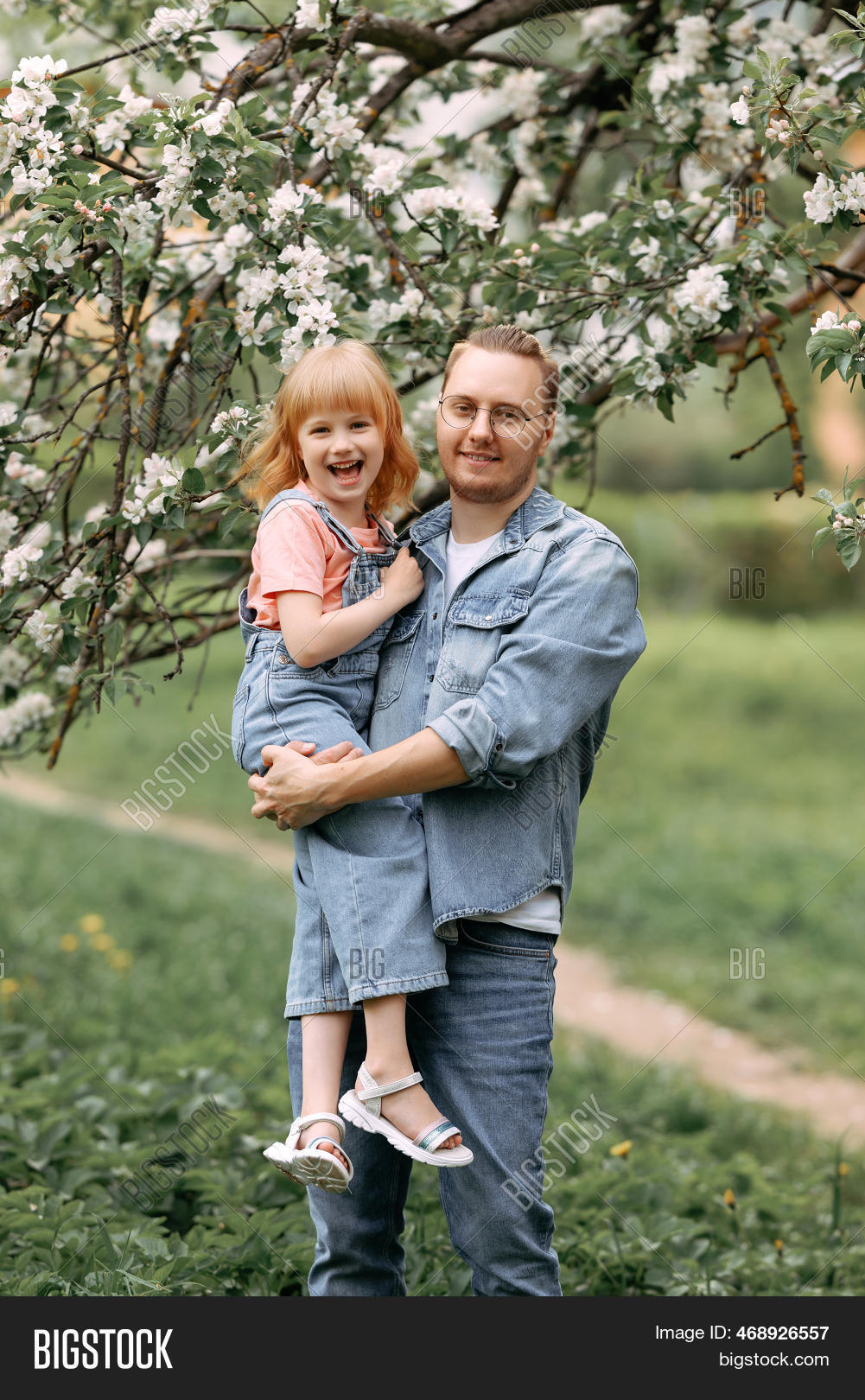 Dad Daughter Hugging Image & Photo (Free Trial) | Bigstock