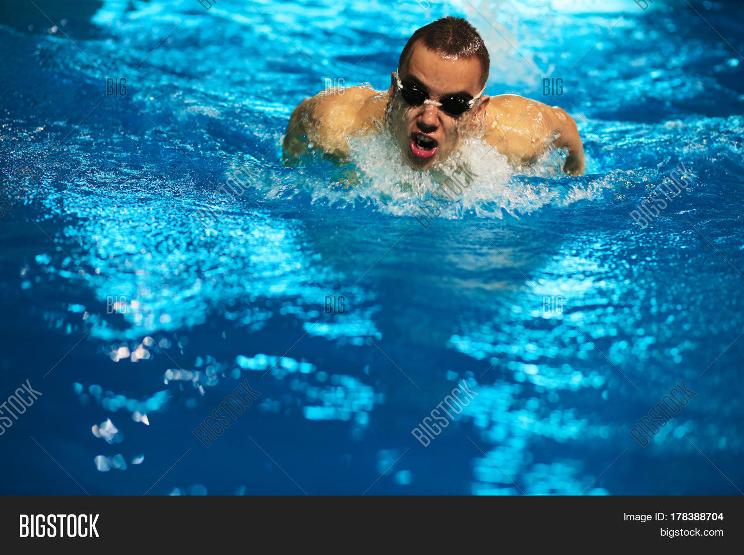Male Swimmer Swimming Image & Photo (Free Trial) | Bigstock
