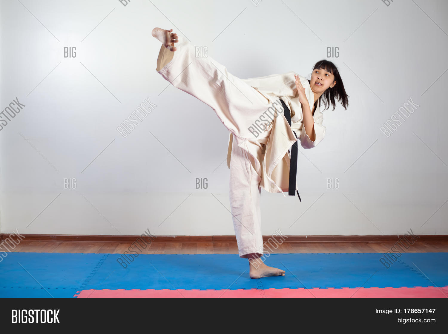 Woman Demonstrate Image & Photo (Free Trial) | Bigstock