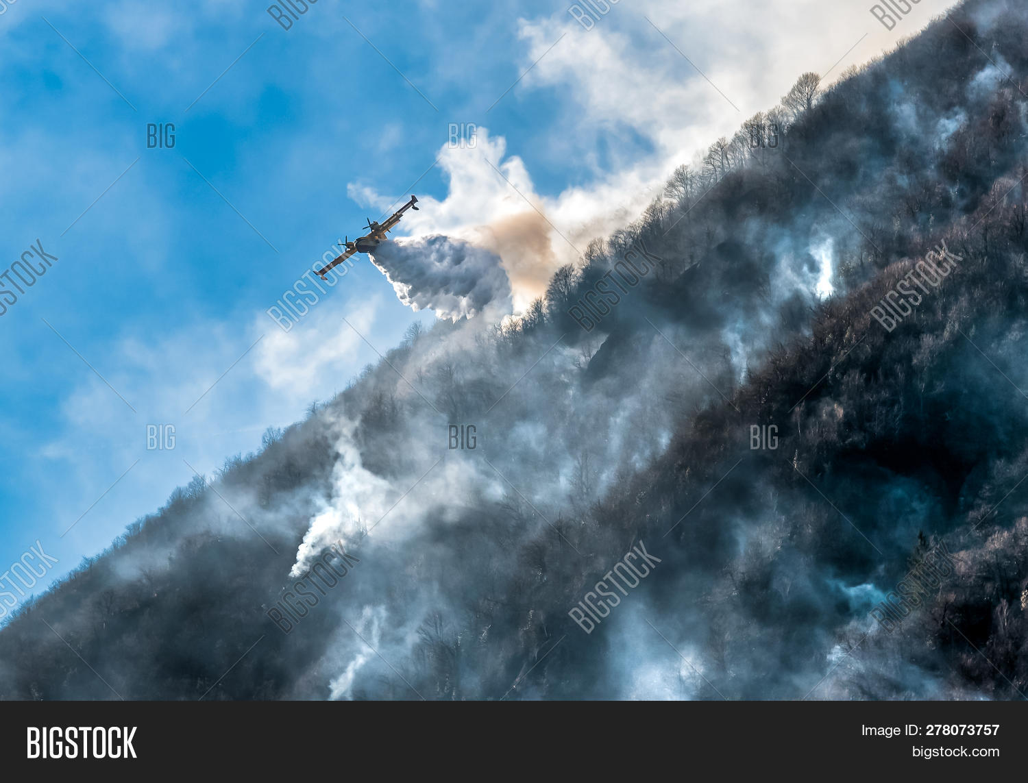Firefighting Aircraft Image & Photo (Free Trial) | Bigstock