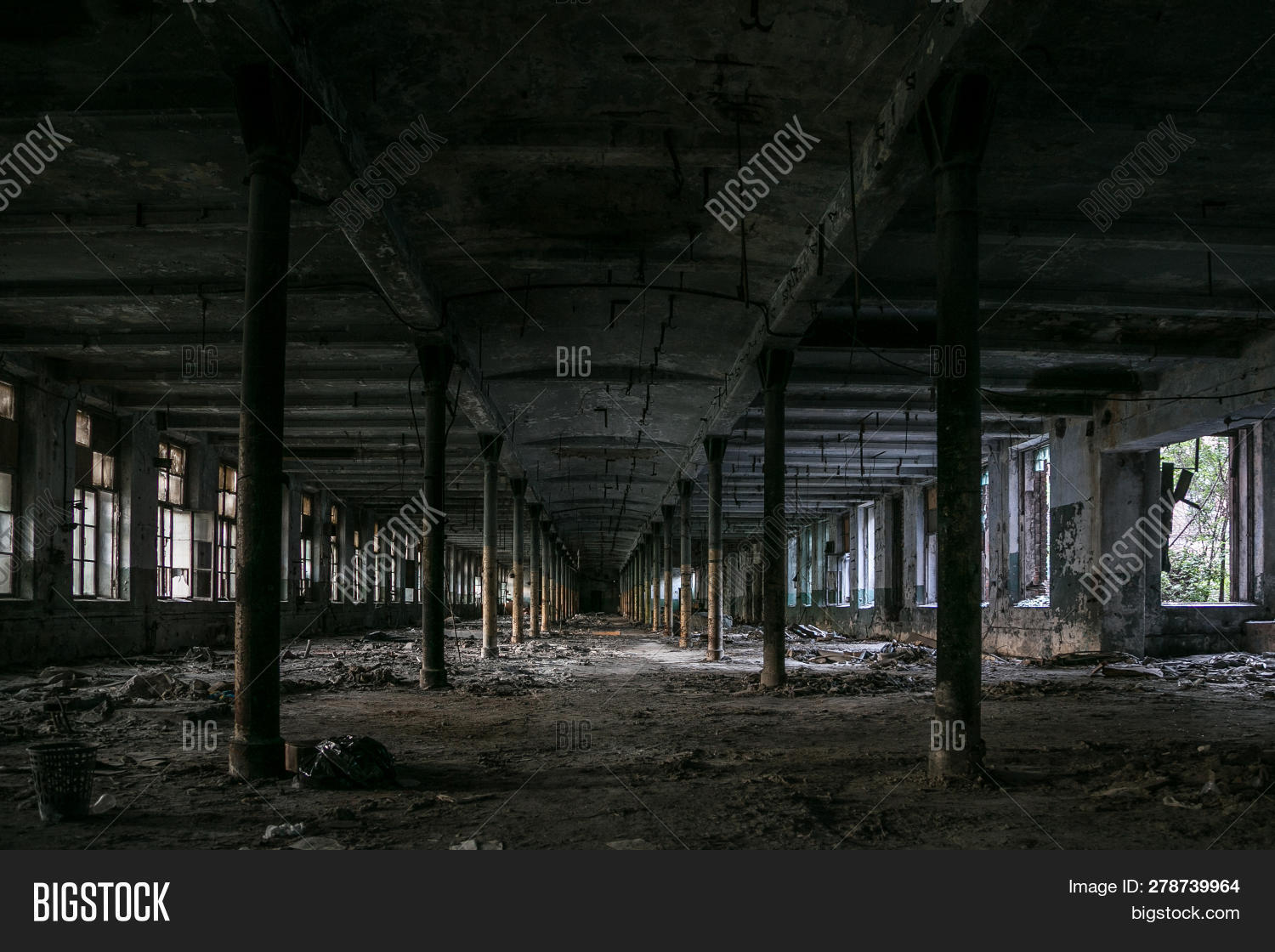 Old Empty Abandoned Image & Photo (Free Trial) | Bigstock