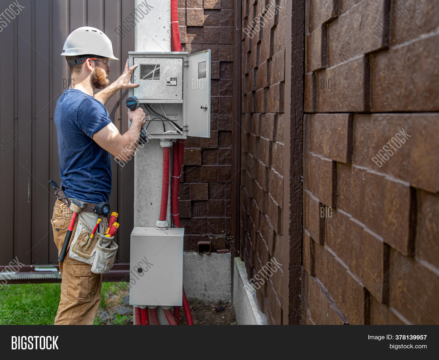 Electrician Builder Image & Photo (Free Trial) | Bigstock