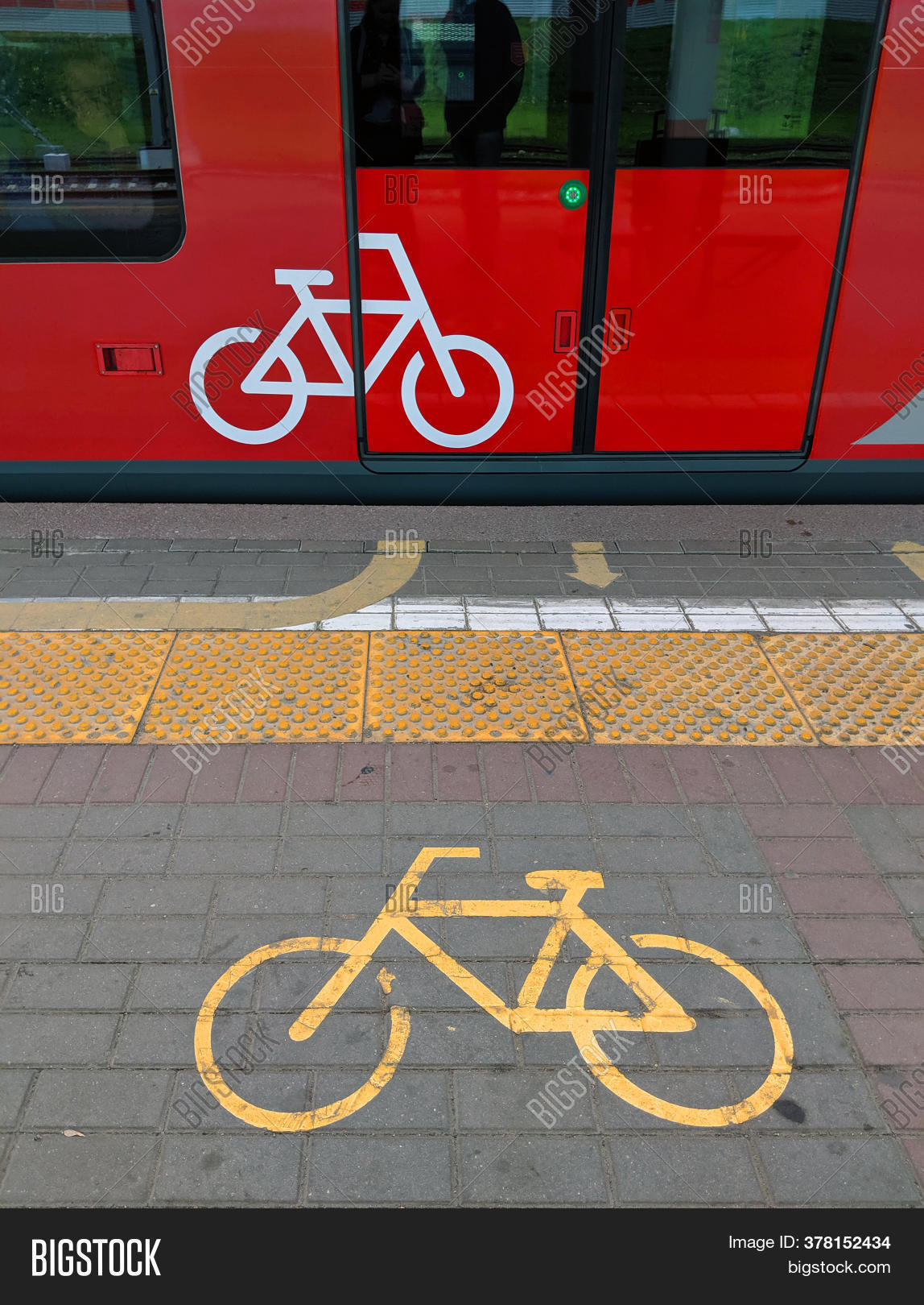 Bicycle Sign On Image & Photo (Free Trial) | Bigstock