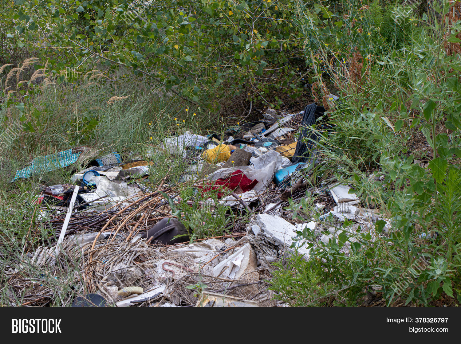 Heaps Dirty Garbage Image & Photo (Free Trial) | Bigstock