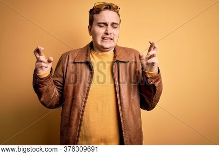 Fingers Crossed Isolated Images, Illustrations & Vectors (Free) - Bigstock