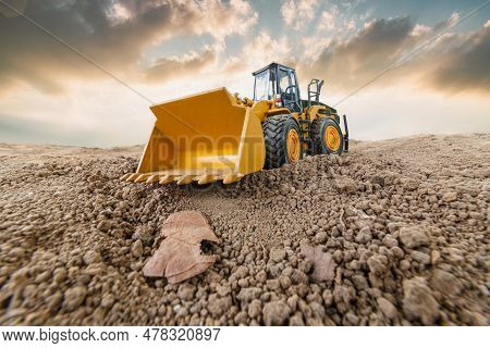 Wheel Loader Digging Image & Photo (Free Trial) | Bigstock