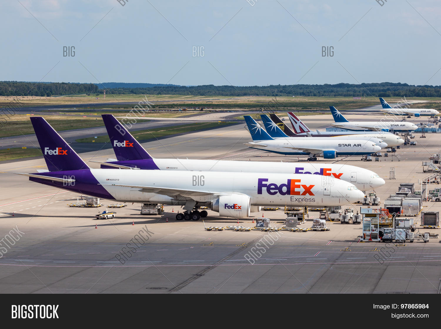 Fedex Airplanes Cargo Image & Photo (Free Trial) | Bigstock
