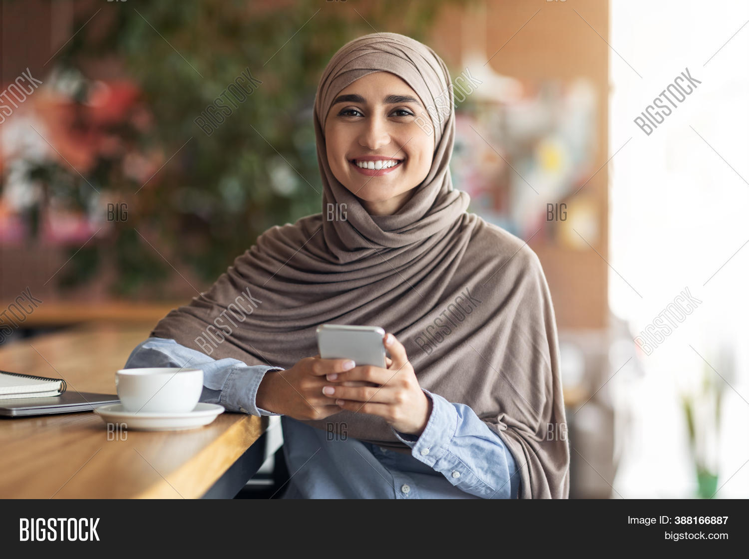 Smiling Arab Woman Image & Photo (Free Trial) | Bigstock