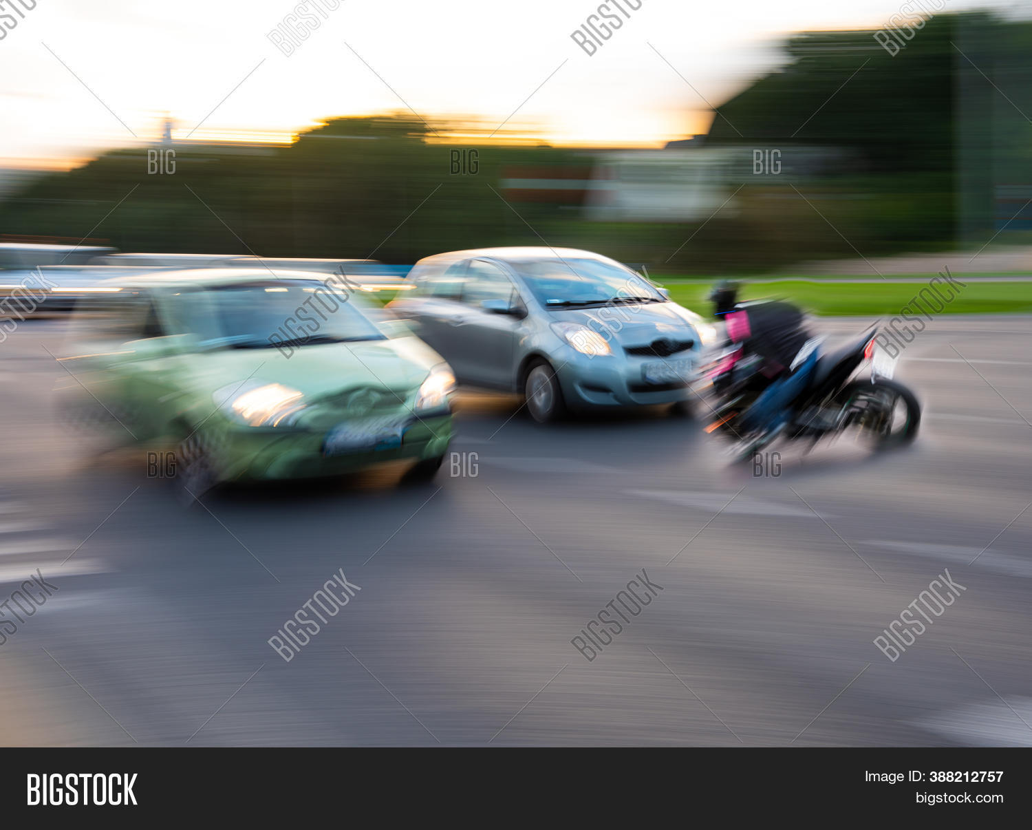 Dangerous City Traffic Image & Photo (Free Trial) | Bigstock