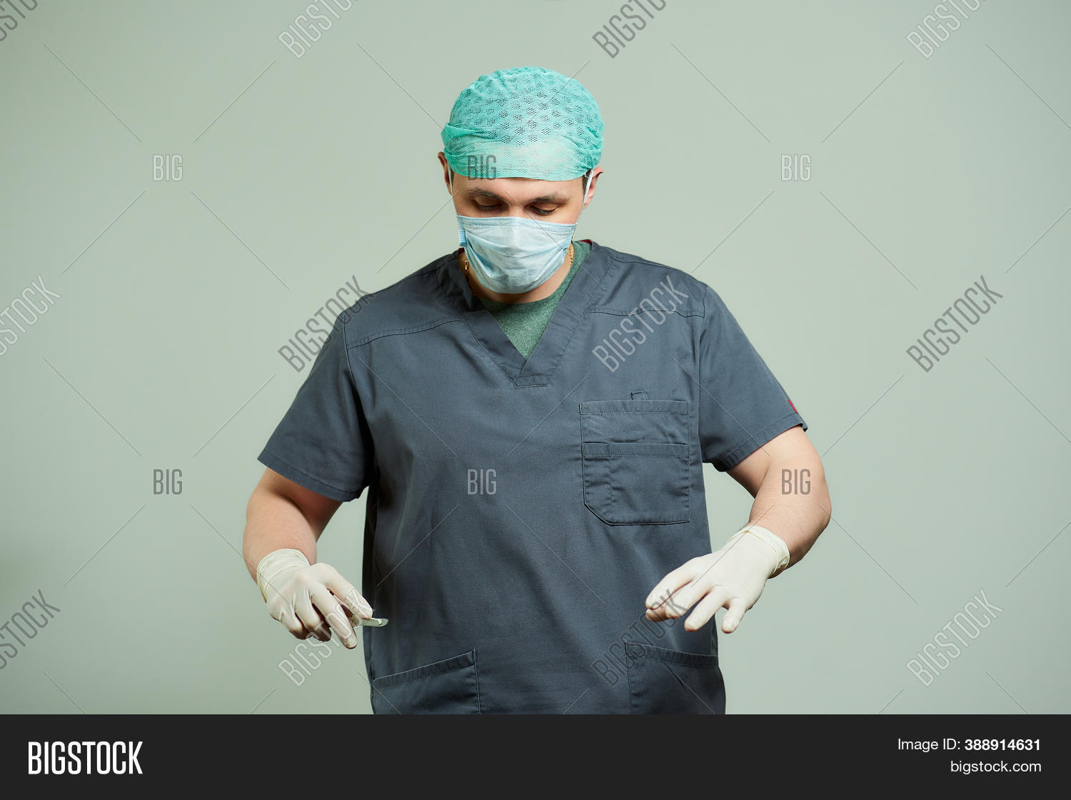 Surgeon Scrubs Image & Photo (Free Trial) | Bigstock