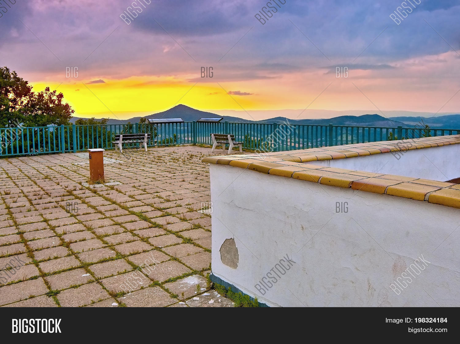 Lookout Wall Railing Image & Photo (Free Trial) | Bigstock