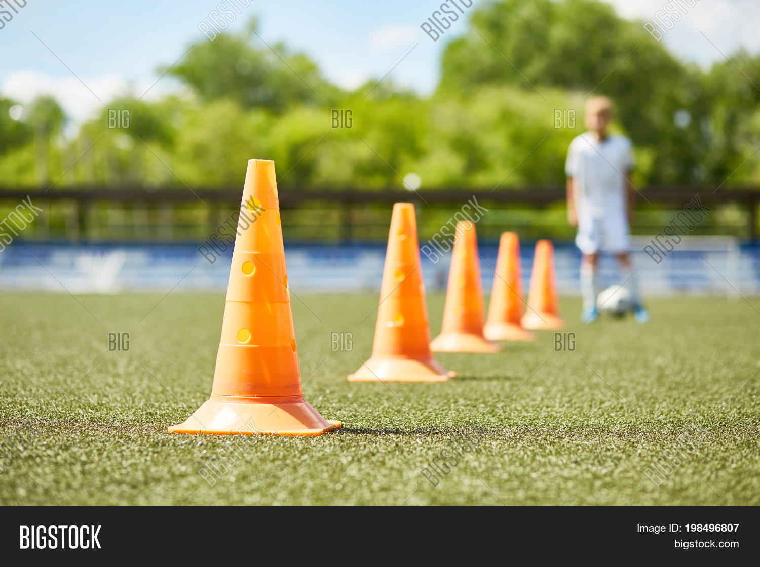Blurred Figure 图片和照片（免费试用） | Bigstock