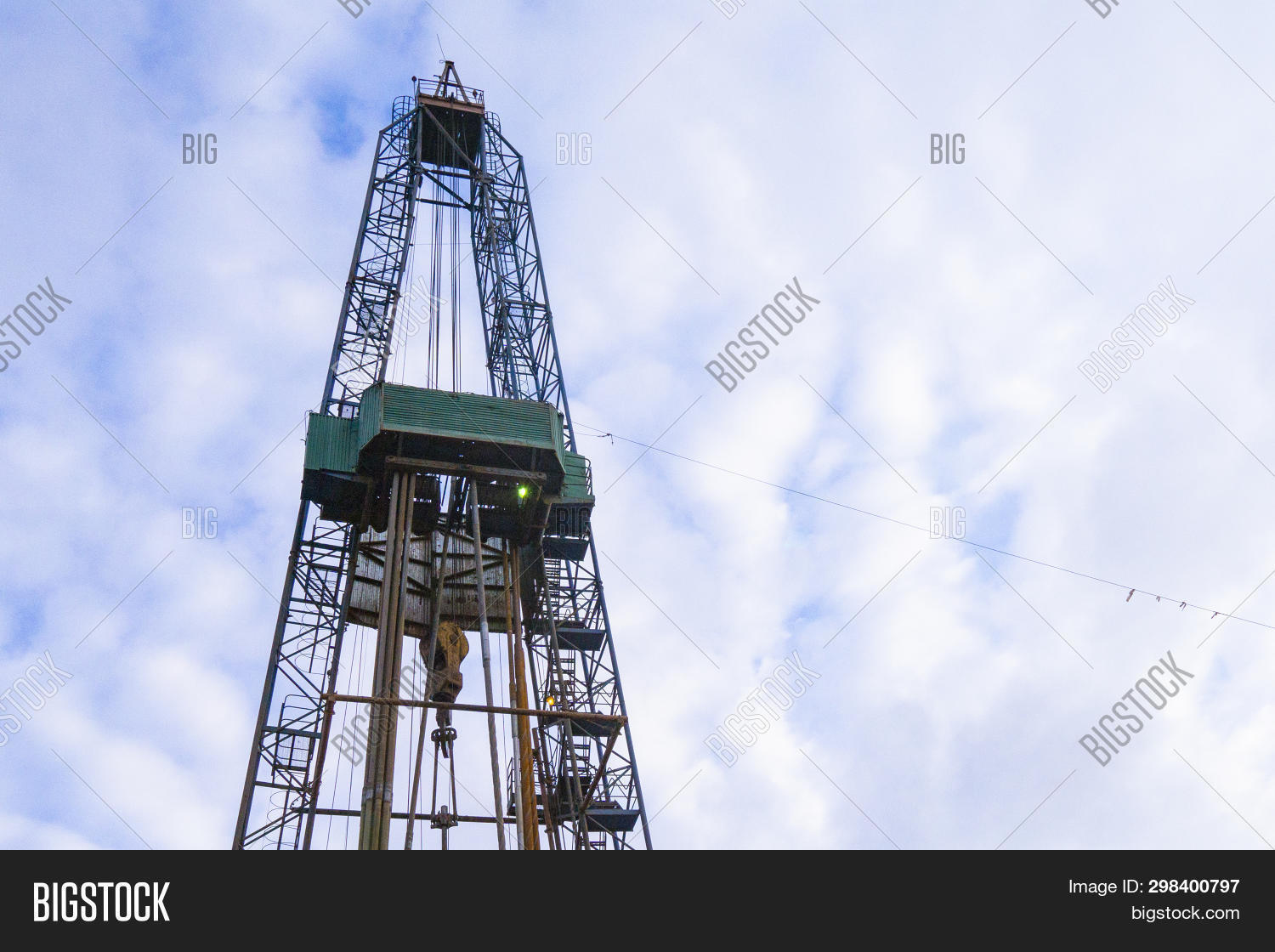 Oil Gas Drilling Rig Image & Photo (Free Trial) | Bigstock