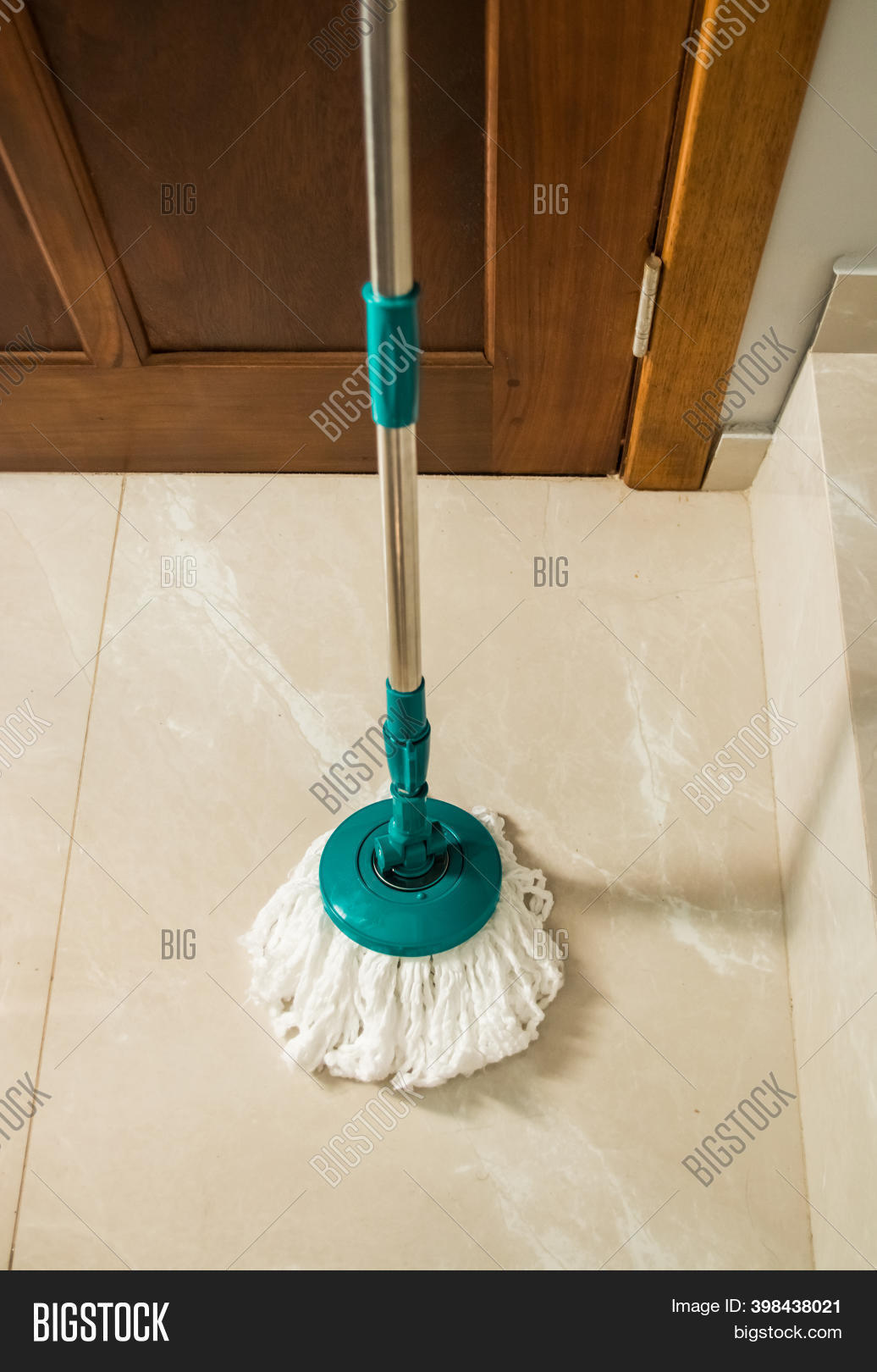 Round Spin Mop Image & Photo (Free Trial) | Bigstock