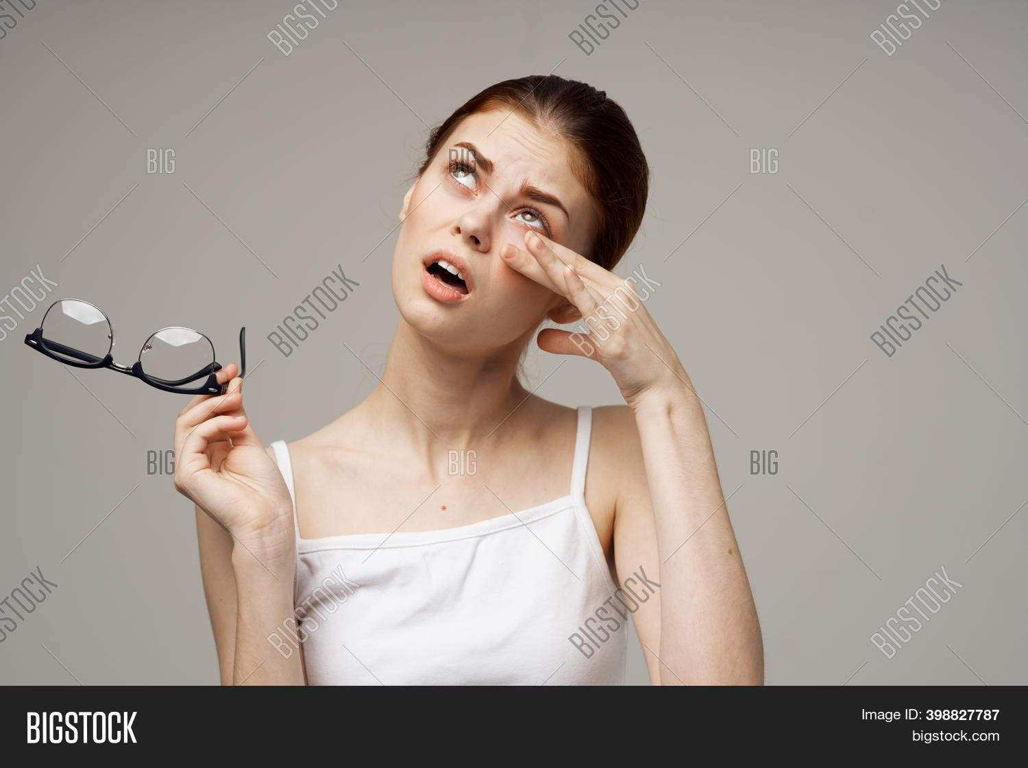 Woman Poor Eyesight Image & Photo (Free Trial) | Bigstock