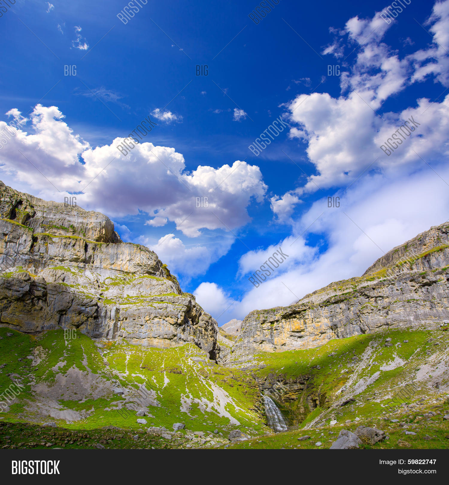 Cascada Cola De Image & Photo (Free Trial) | Bigstock