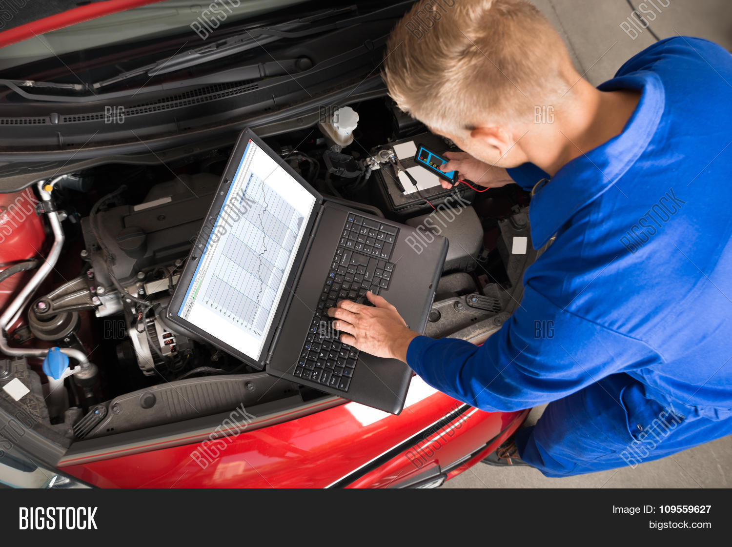 Mechanic Using Laptop Image & Photo (Free Trial) | Bigstock