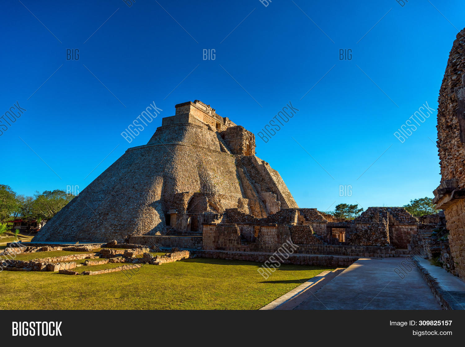 Pyramids Maya Indians Image & Photo (Free Trial) | Bigstock