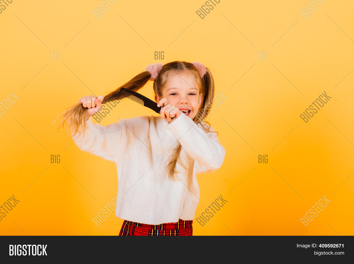 Little Girl Brushes Image & Photo (Free Trial) | Bigstock