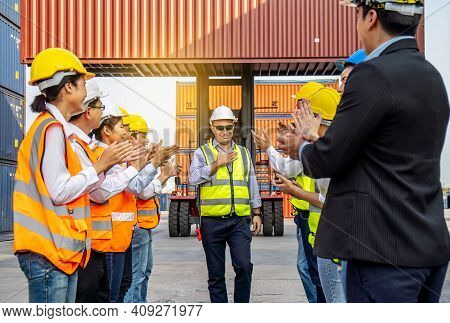 Cooperation And Team Construction Success Images, Illustrations ...