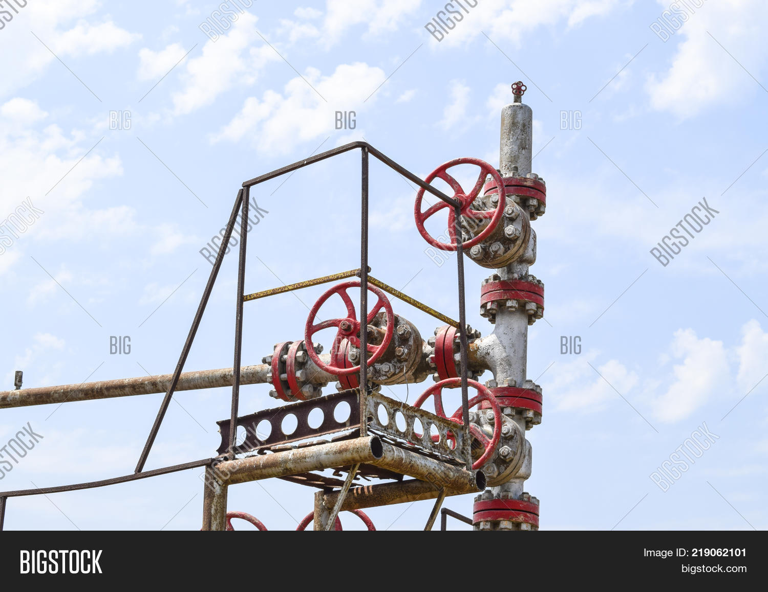 Oil Well Wellhead Image & Photo (Free Trial) | Bigstock