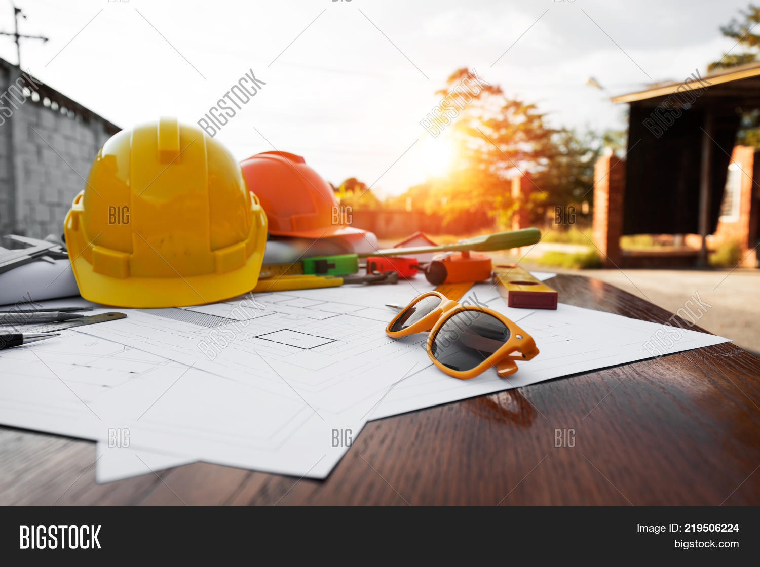 Desk Contractor Image & Photo (Free Trial) | Bigstock