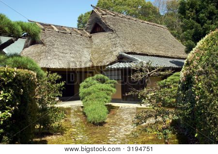 Traditional Japanese Image & Photo (Free Trial) | Bigstock